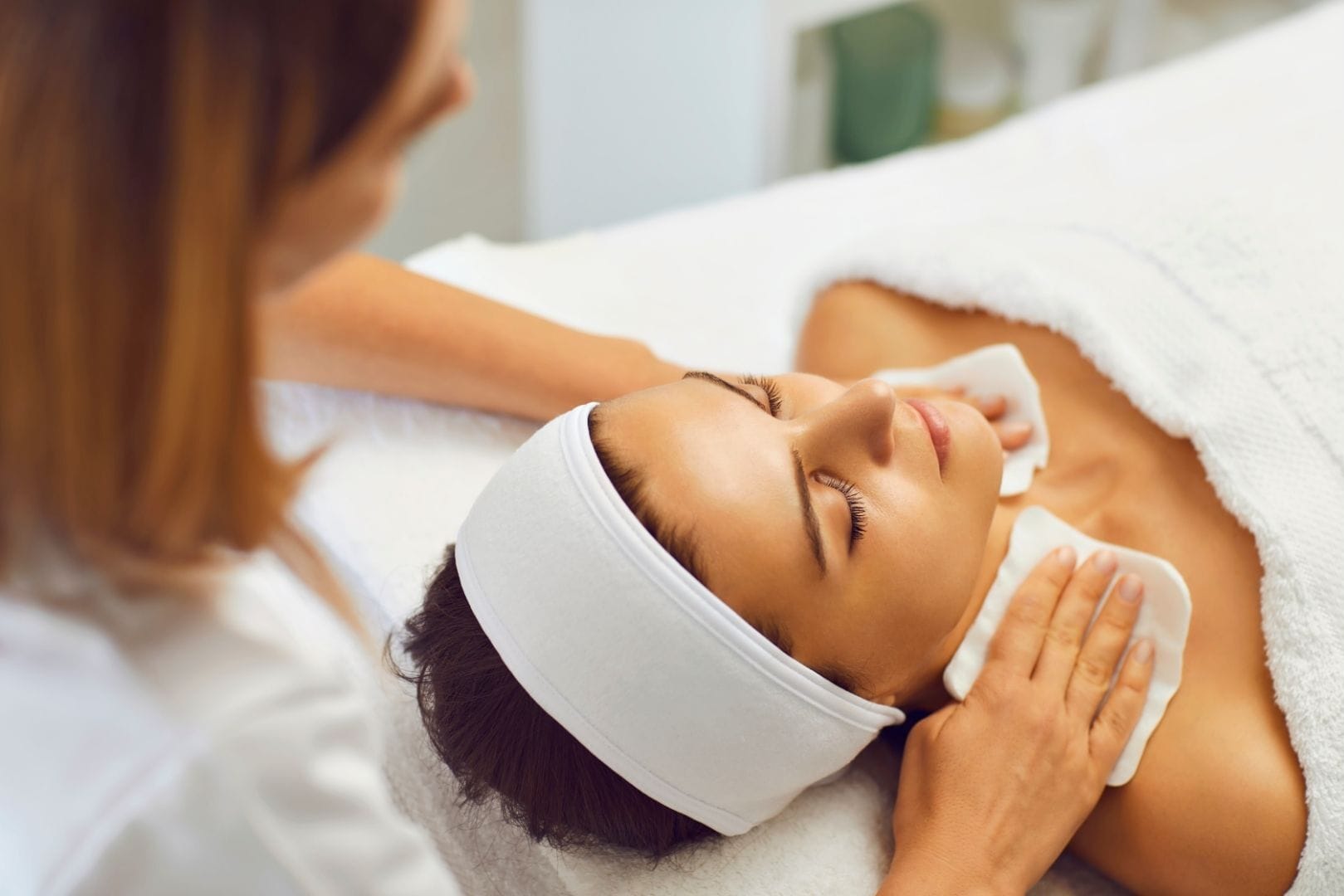 Millennials Are Fretting About Neck Wrinkles (And For Good Reason ...